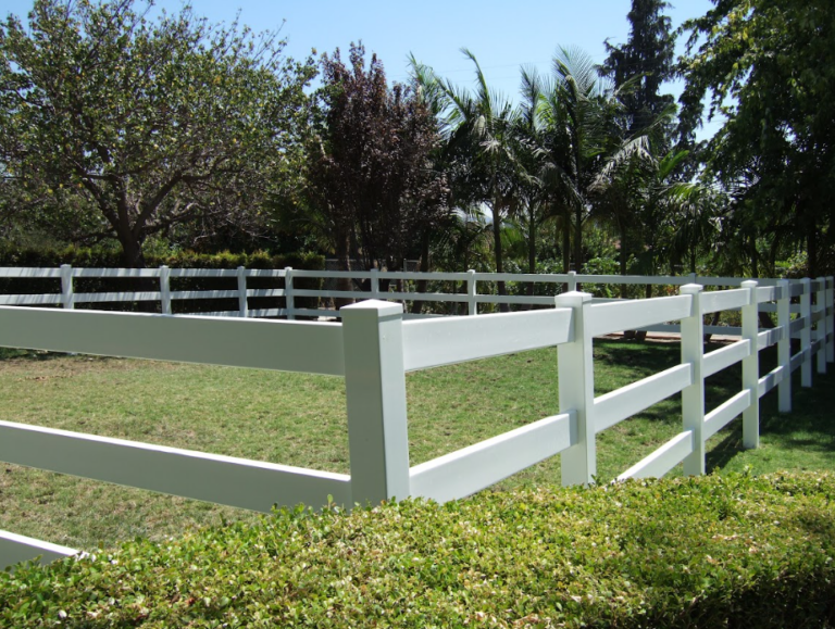 Rustic Elegance: Vinyl Split Rail Fencing for Timeless Charm - GNG